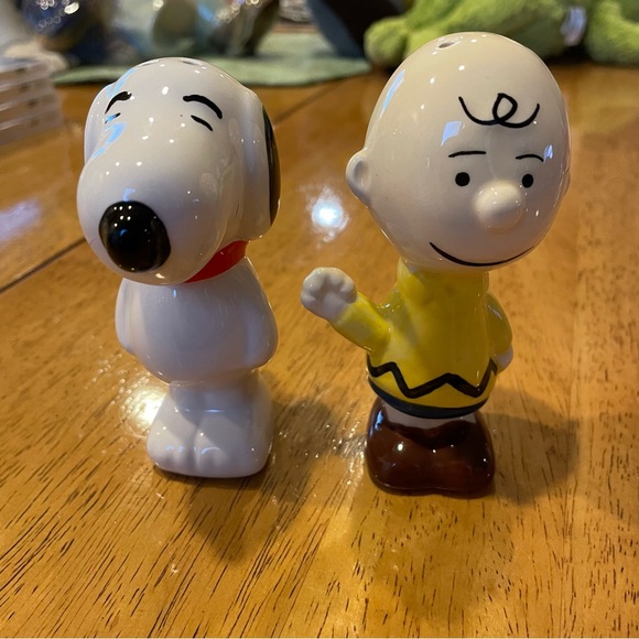 Peanuts | Other | Peanuts Snoopy And Charlie Brown Salt And Pepper ...